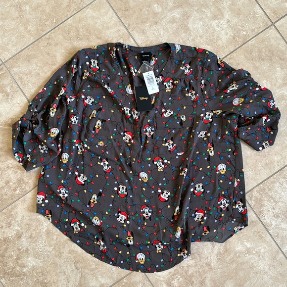 torrid | Tops | Nwt Torrid X Disney Harper Christmas Blouse Size 3 ...